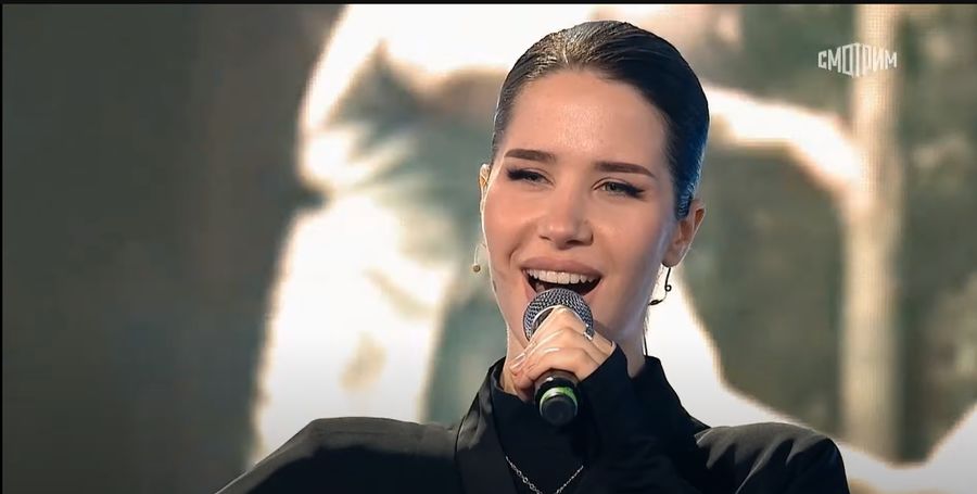 Певица MIRAVI из Братска исполнила свой хит на шоу Андрея Малахова ...